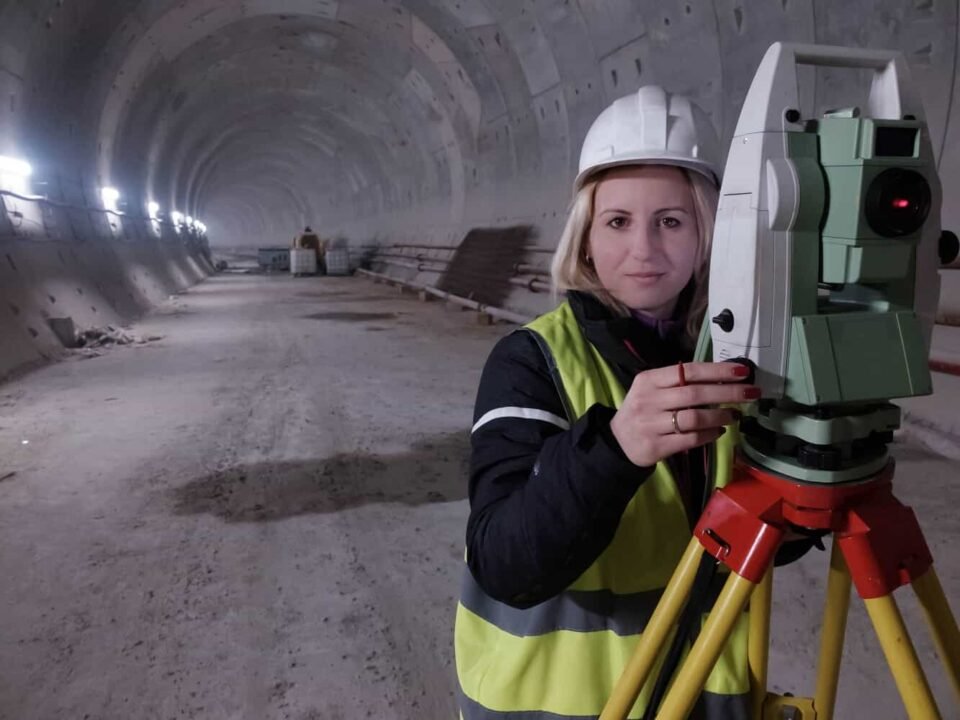 Comparing Manual and Robotic Total Stations for Surveying